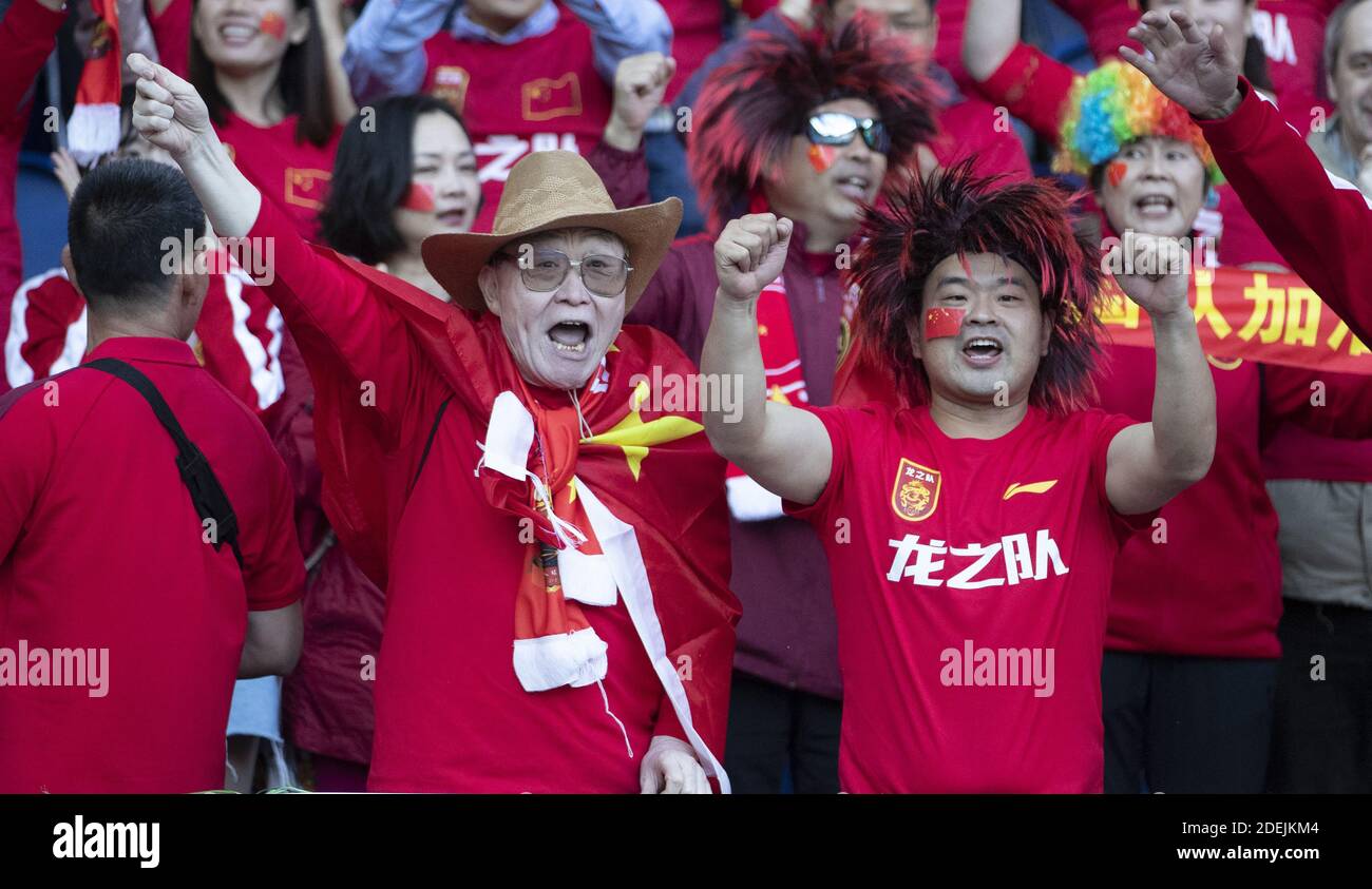 China football supporters hi-res stock photography and images - Alamy