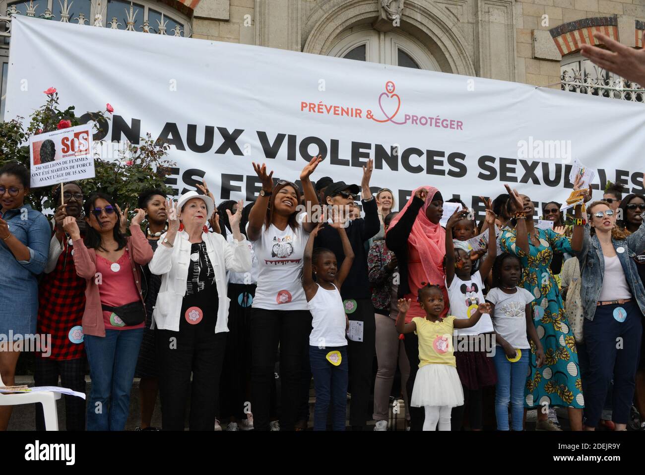 Women demonstrate against the practice of excision (female genital ...