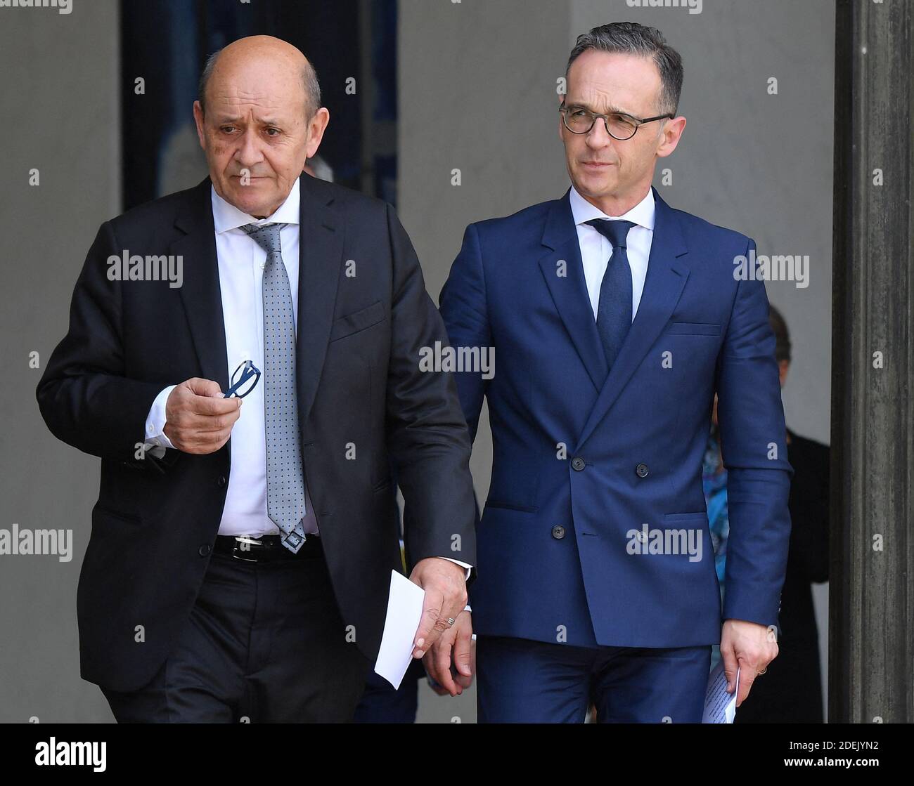 French Foreign Affairs Minister Jean-Yves Le Drian (L) and German ...