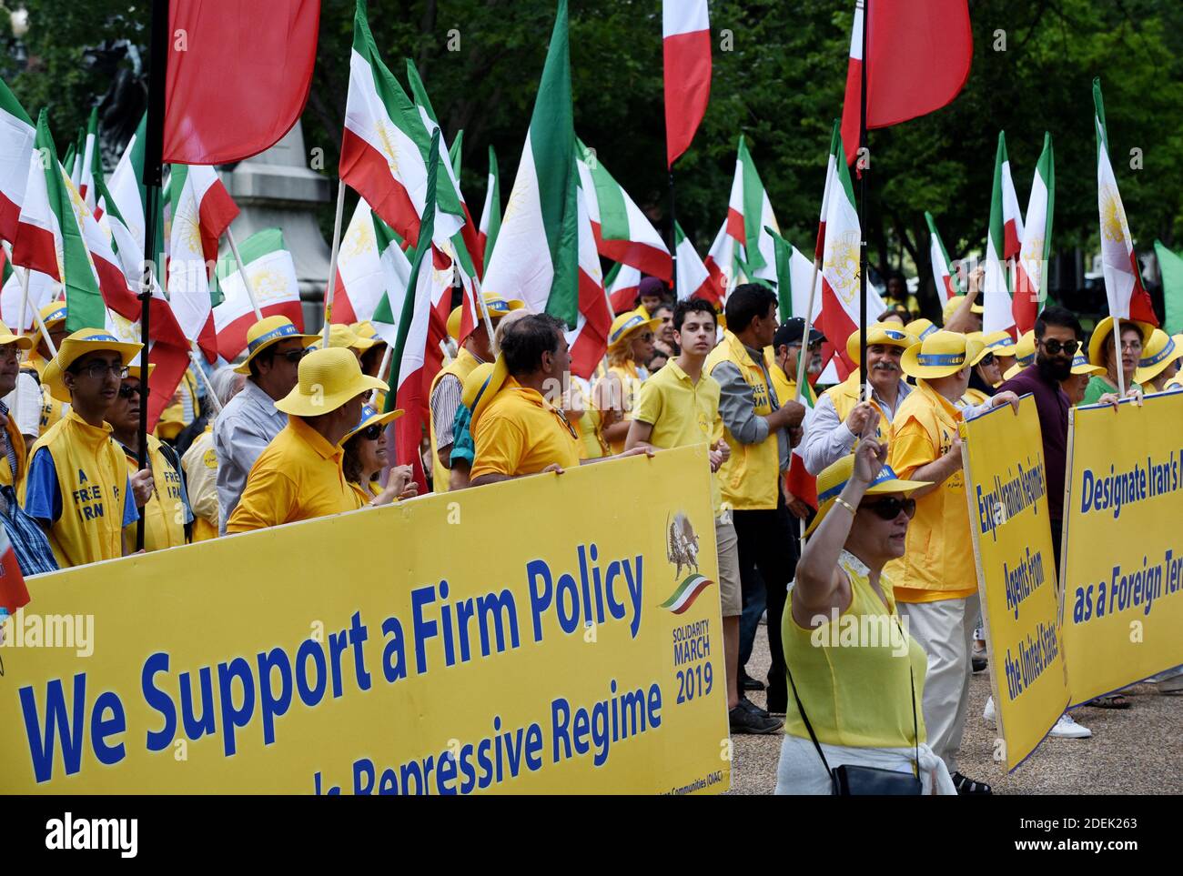 Iranian peoples hi-res stock photography and images - Alamy