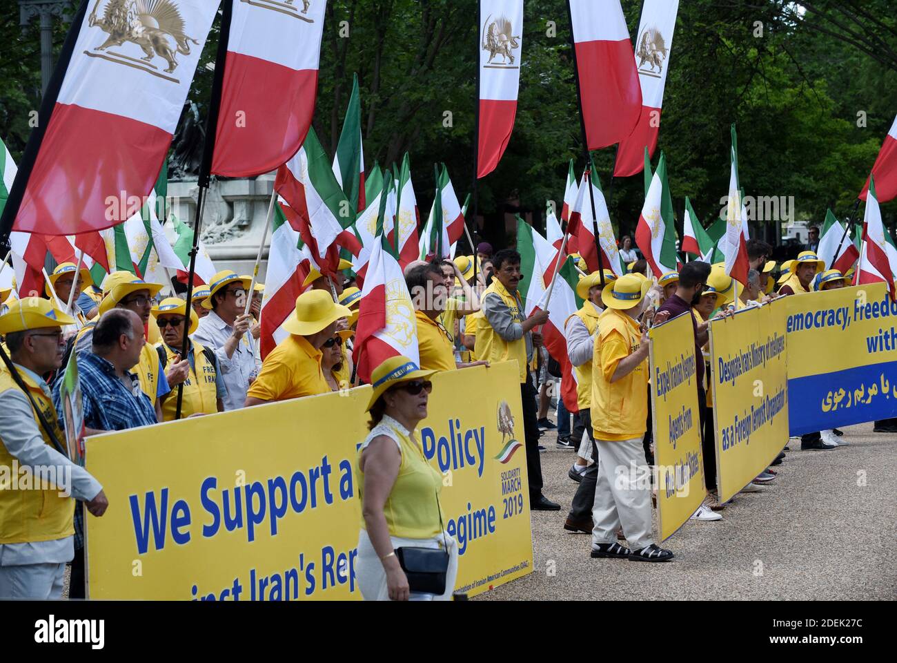 Iranian peoples hi-res stock photography and images - Alamy