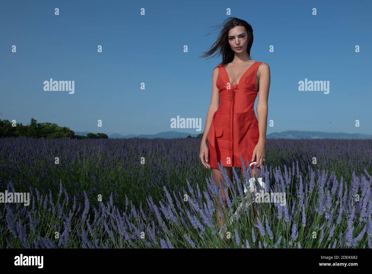 Emily Ratajkowski attending the Jacquemus Spring Summer 2020 show in ...