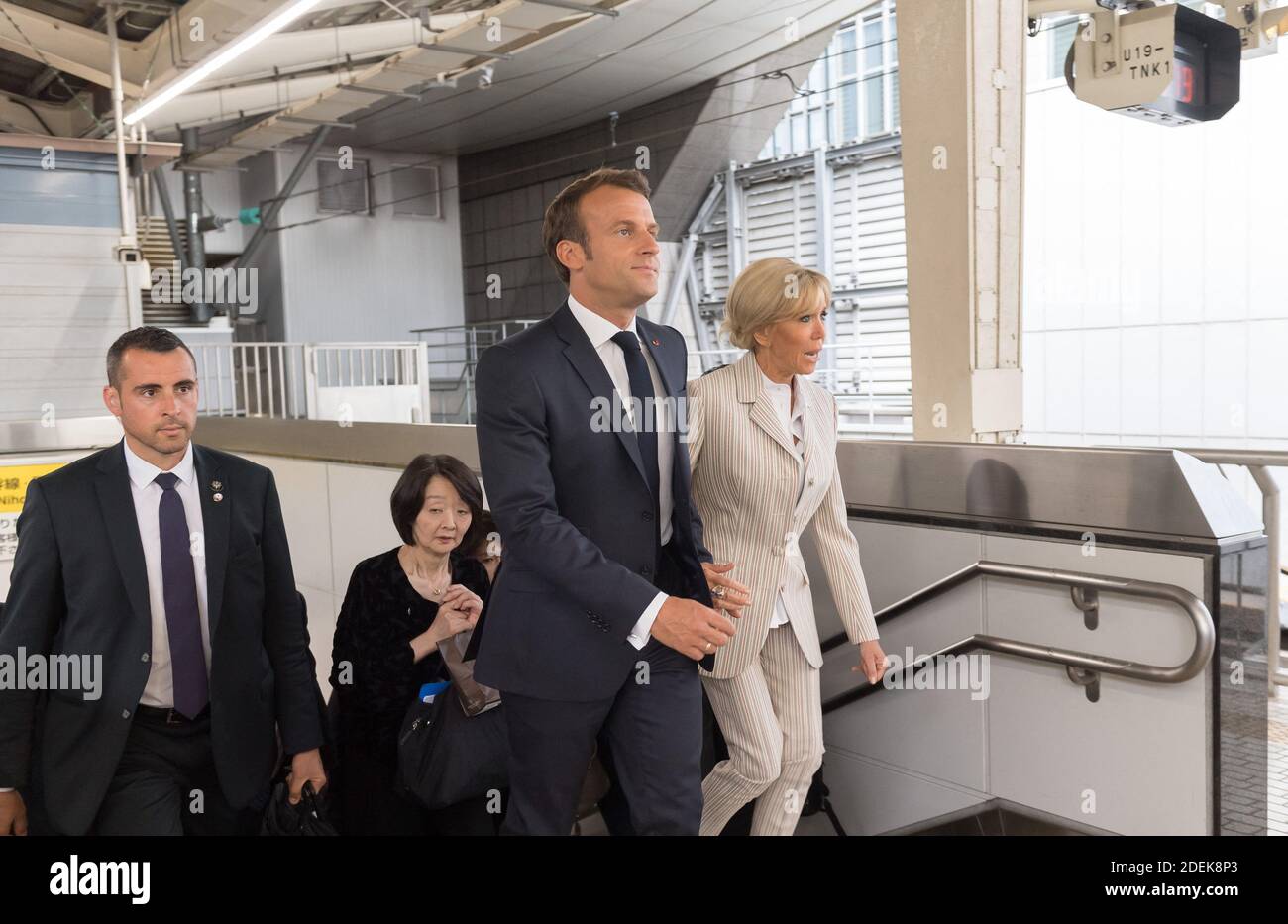 Brigitte macron walking hi-res stock photography and images - Alamy