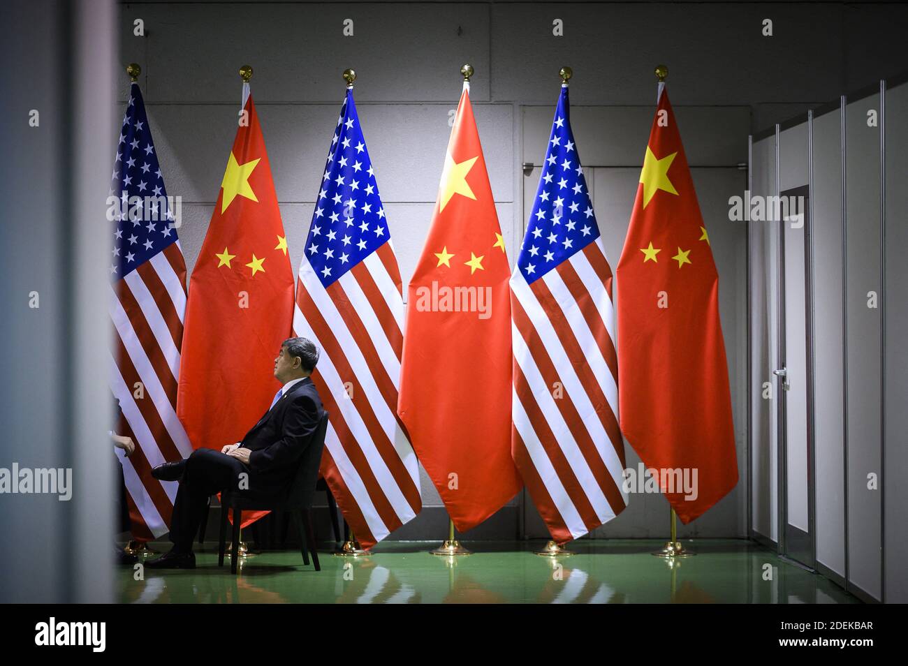 Members of Chinese Delegation in front of American US Flag and Chinese ...