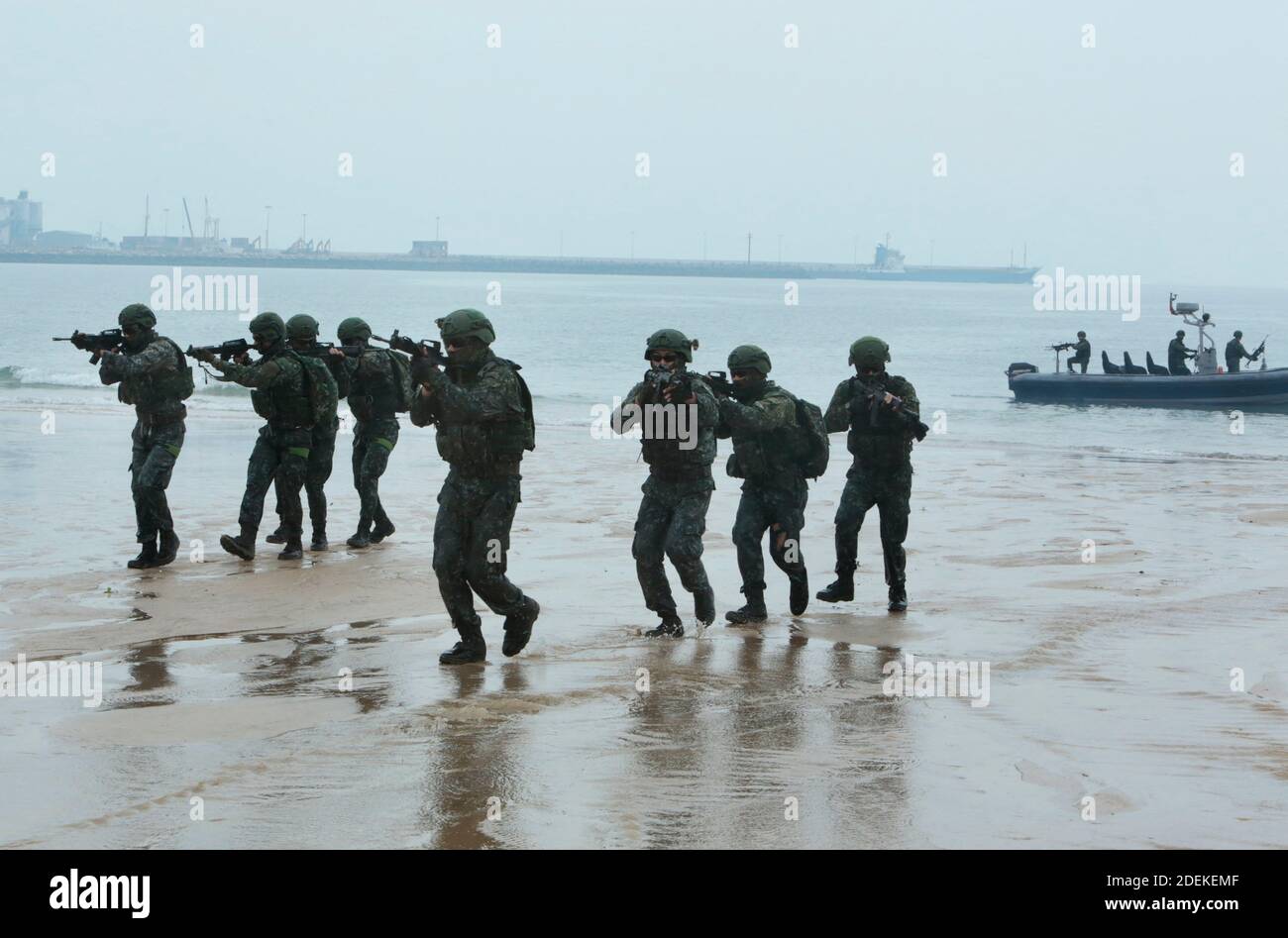 Taiwan Marines Special Force during a anti-invasion drill in Kinmen ...