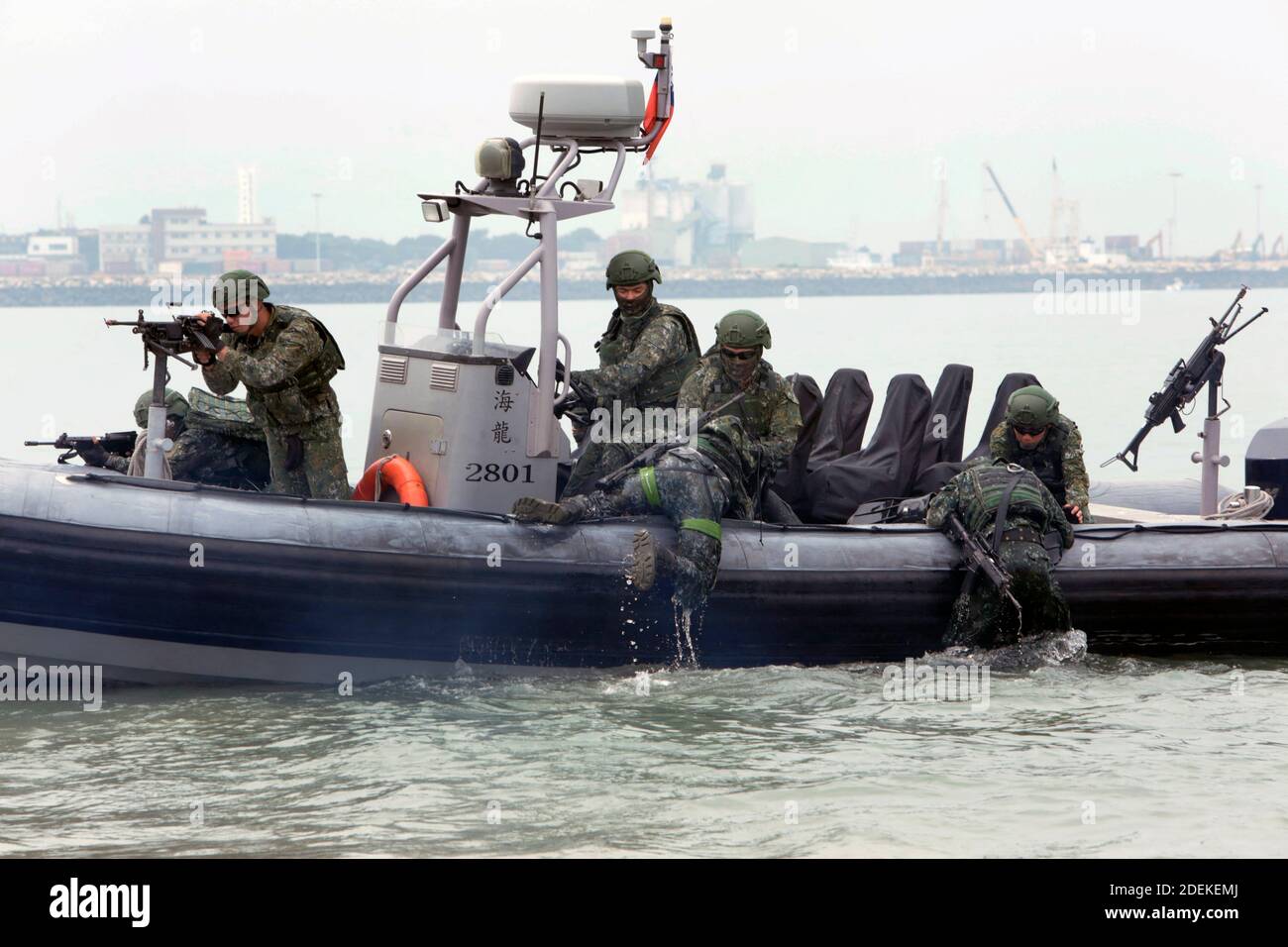 Taiwan Marines Special Force during a anti-invasion drill in Kinmen ...