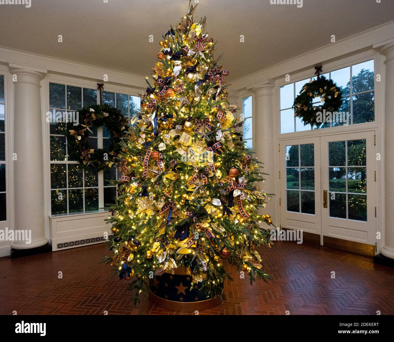 Gold star family hi-res stock photography and images - Alamy
