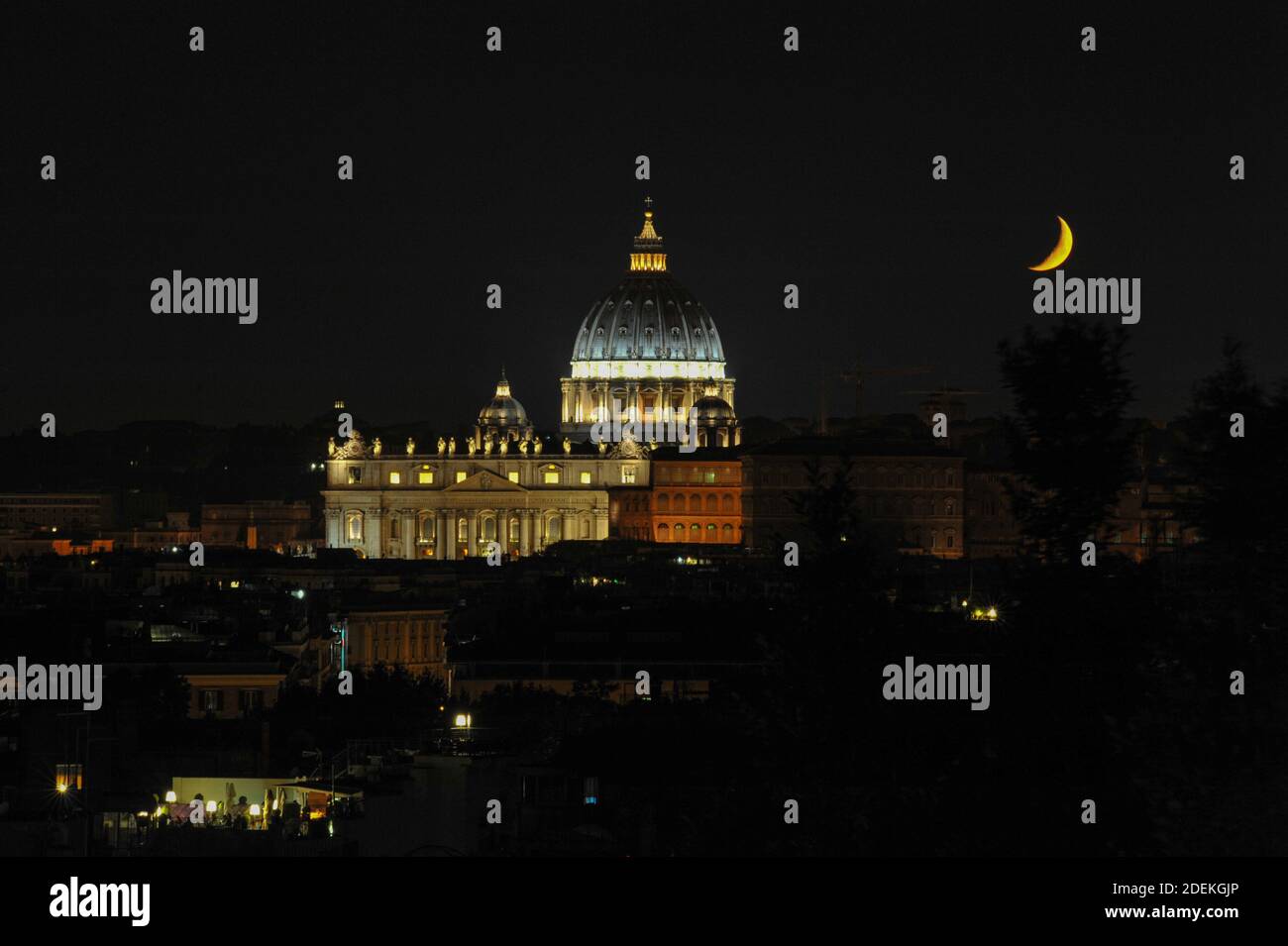 Rome night sky moon hi-res stock photography and images - Alamy