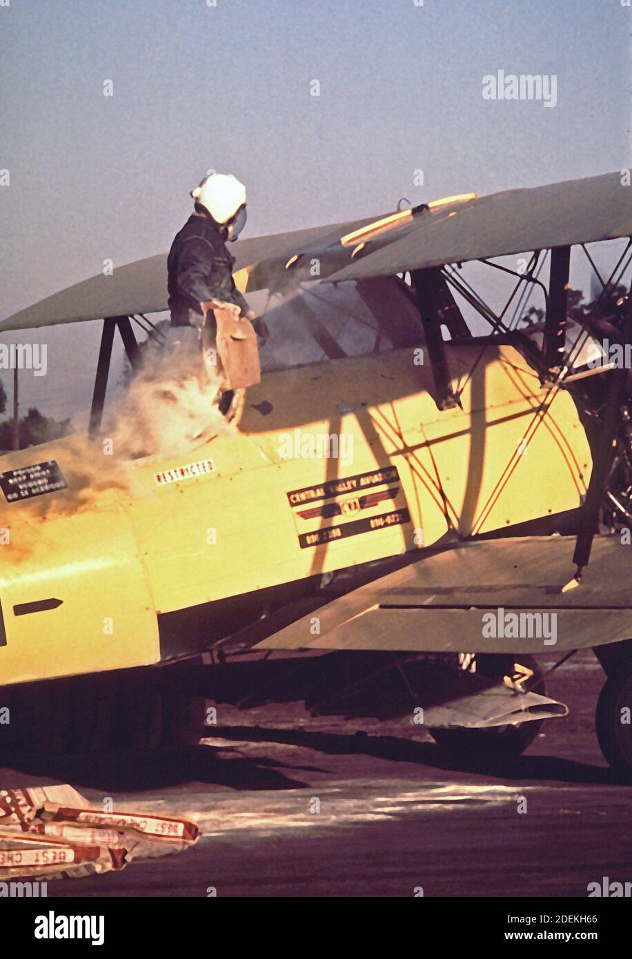 1970s Photos (1972) - Preparing to sulfur-dust grape vines; 05/1972 ...
