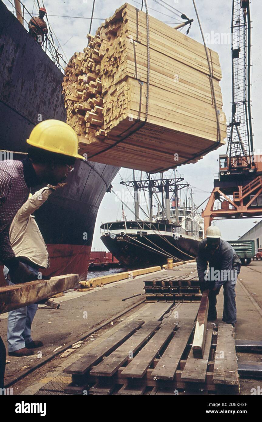 Vintage dock workers hi-res stock photography and images - Alamy
