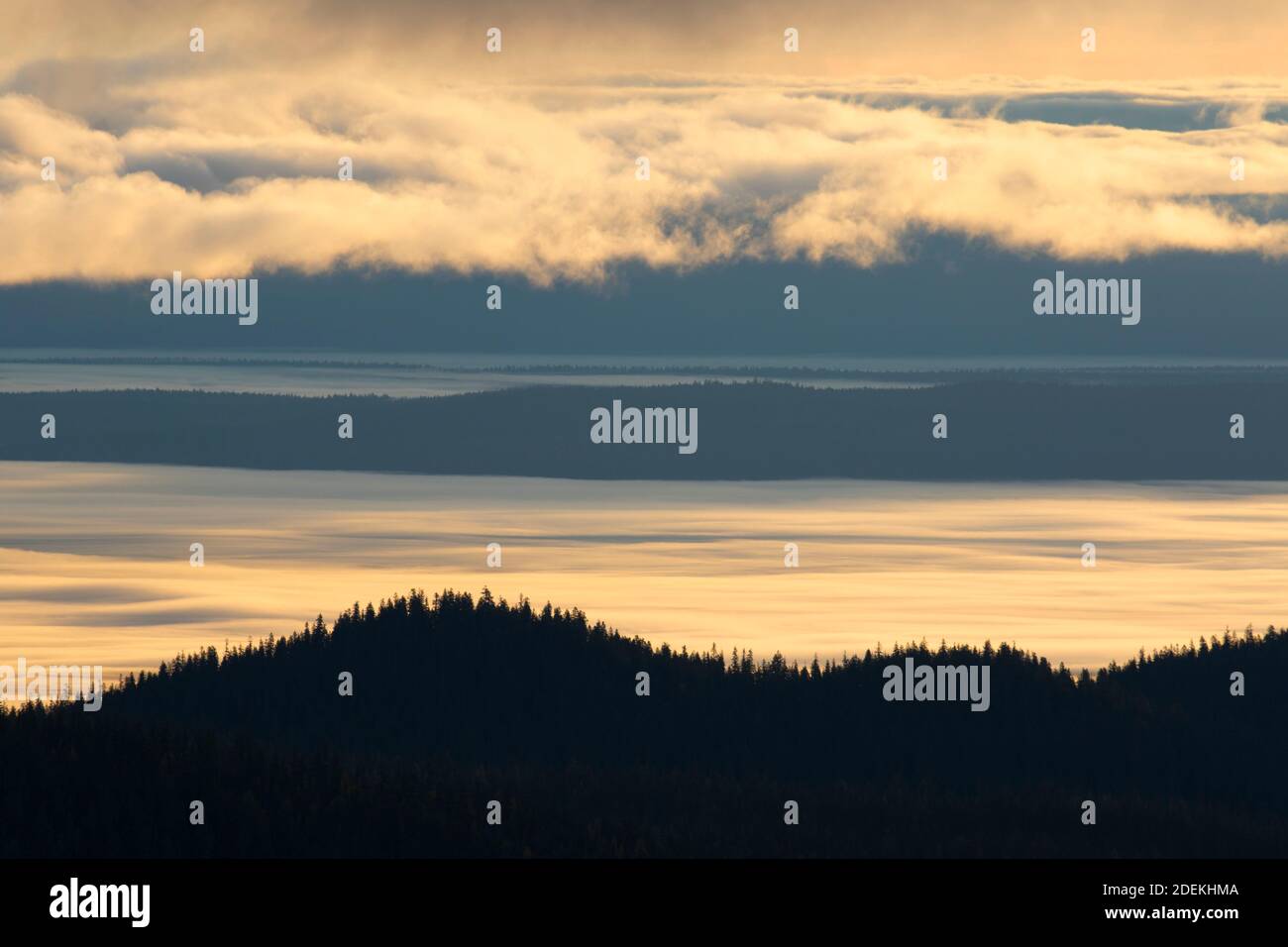 Clouds in Klamath Basin from Rim Drive, Crater Lake National Park ...