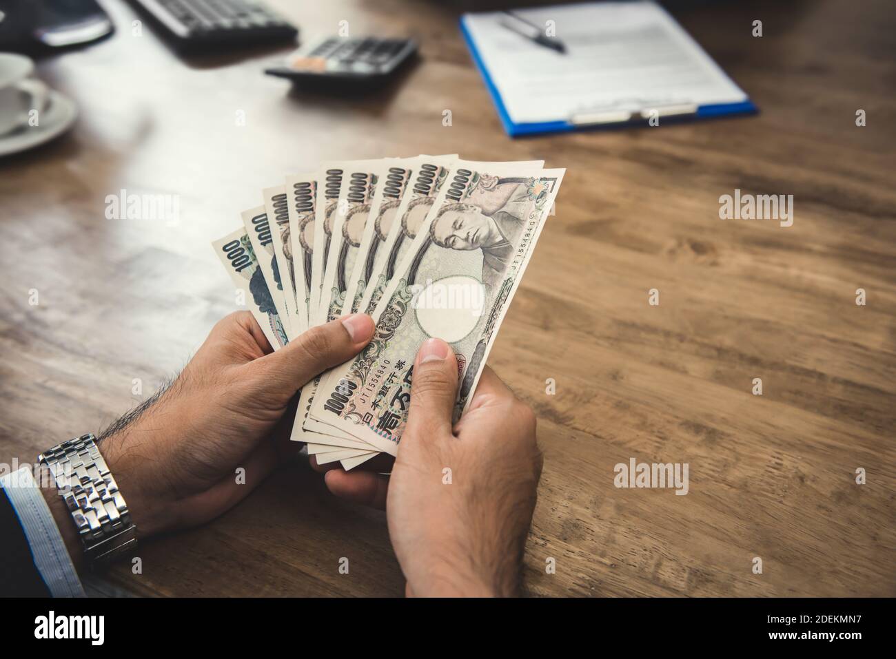 Yen cash hi-res stock photography and images - Alamy