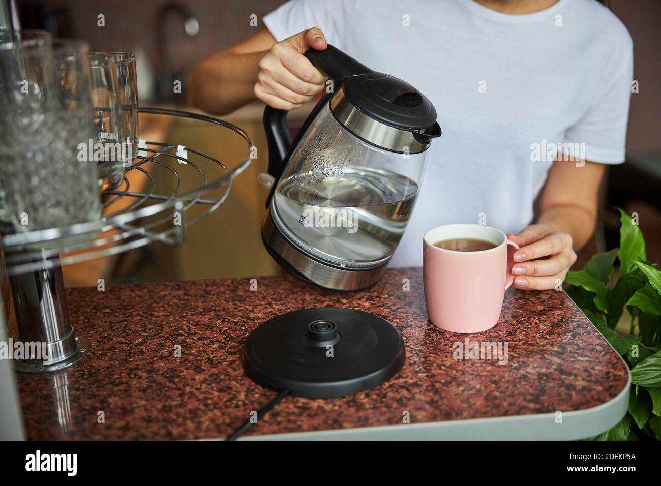 Female hands pouring hot water hi-res stock photography and images - Alamy
