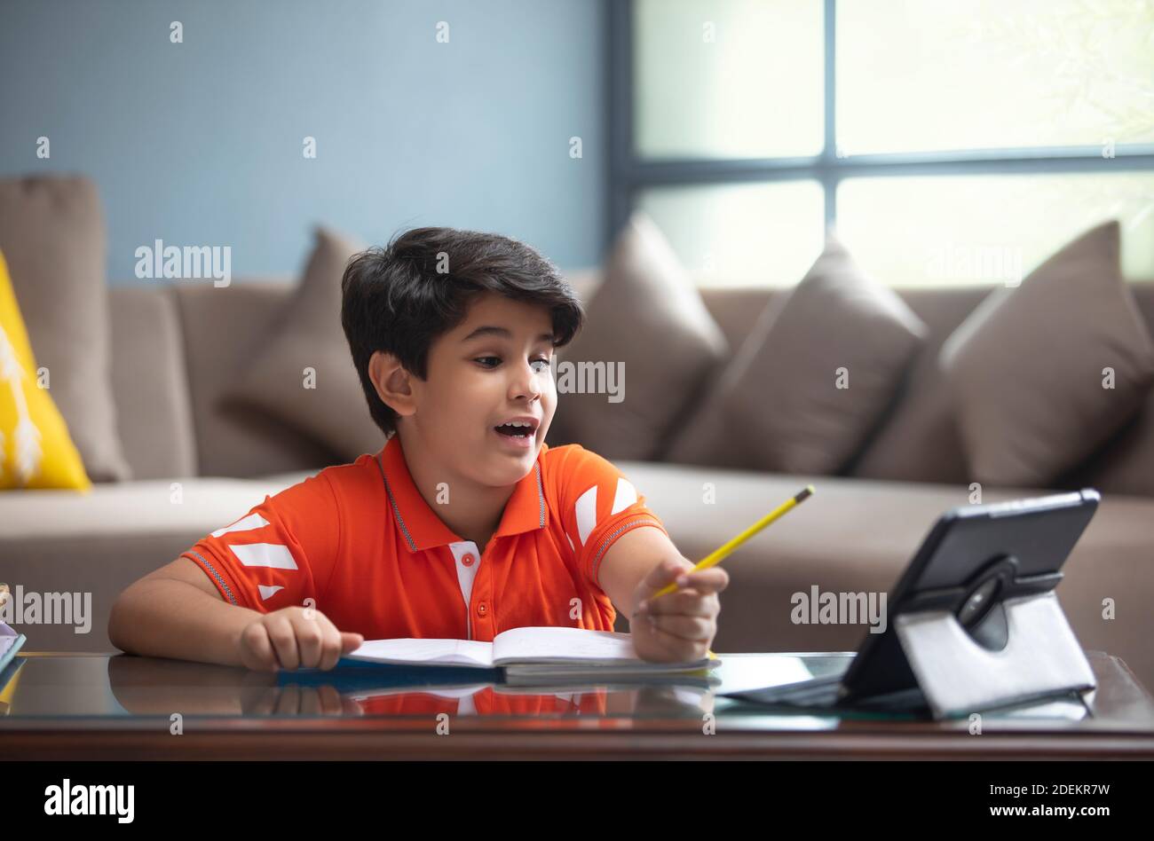 Answering in class hi-res stock photography and images - Alamy