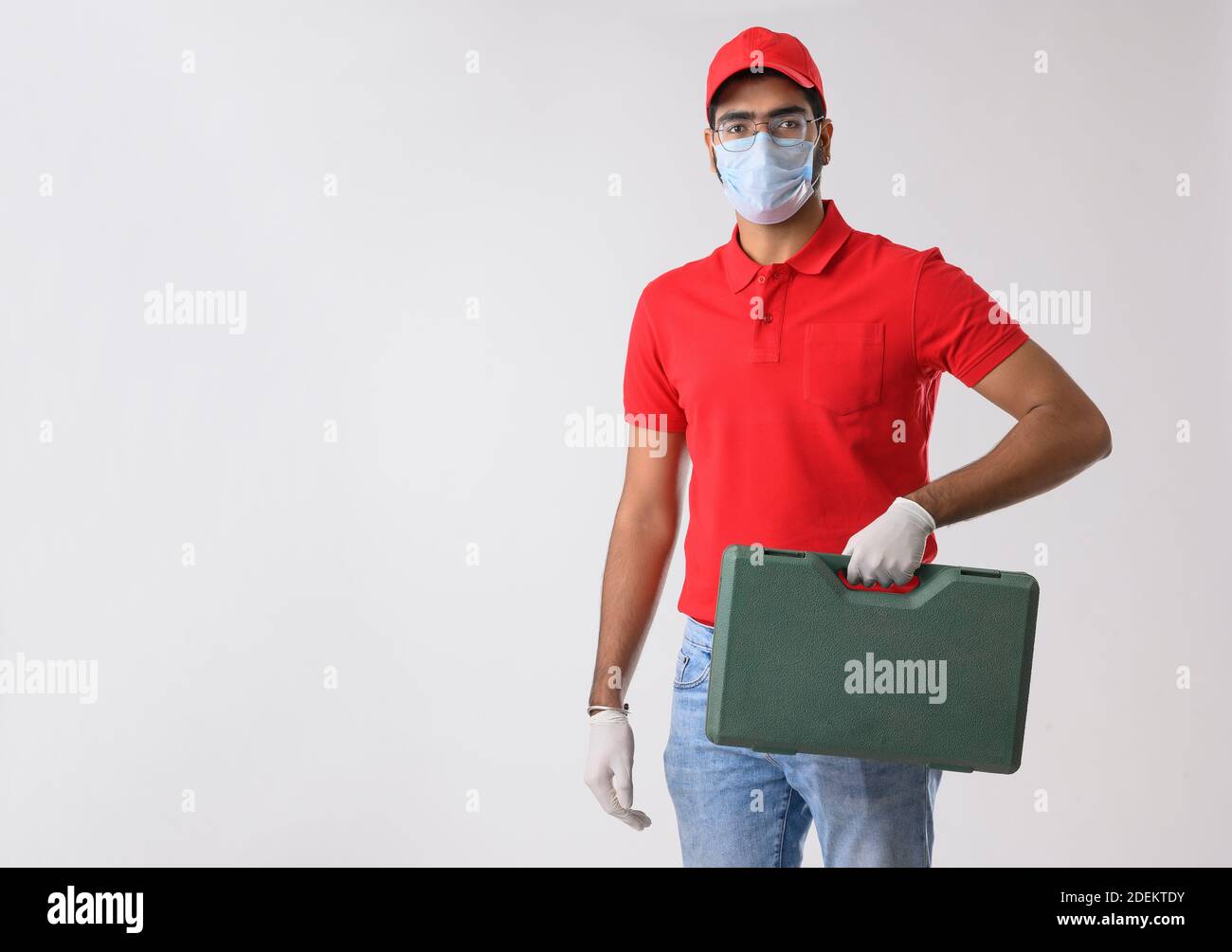 Technician standing tool kit hi-res stock photography and images - Alamy