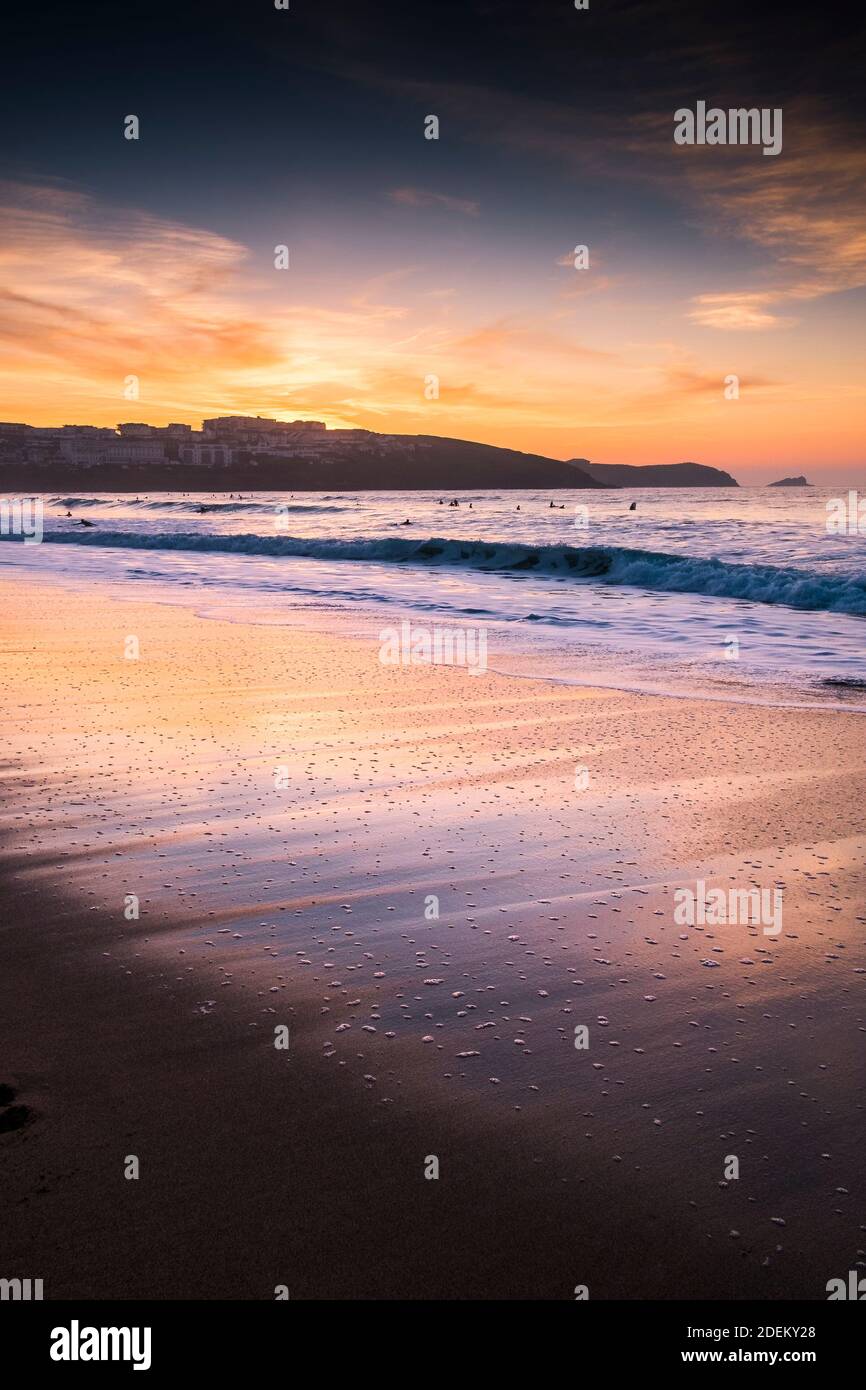 A golden sunset over Fistral Beach in Newquay in Cornwall Stock Photo ...