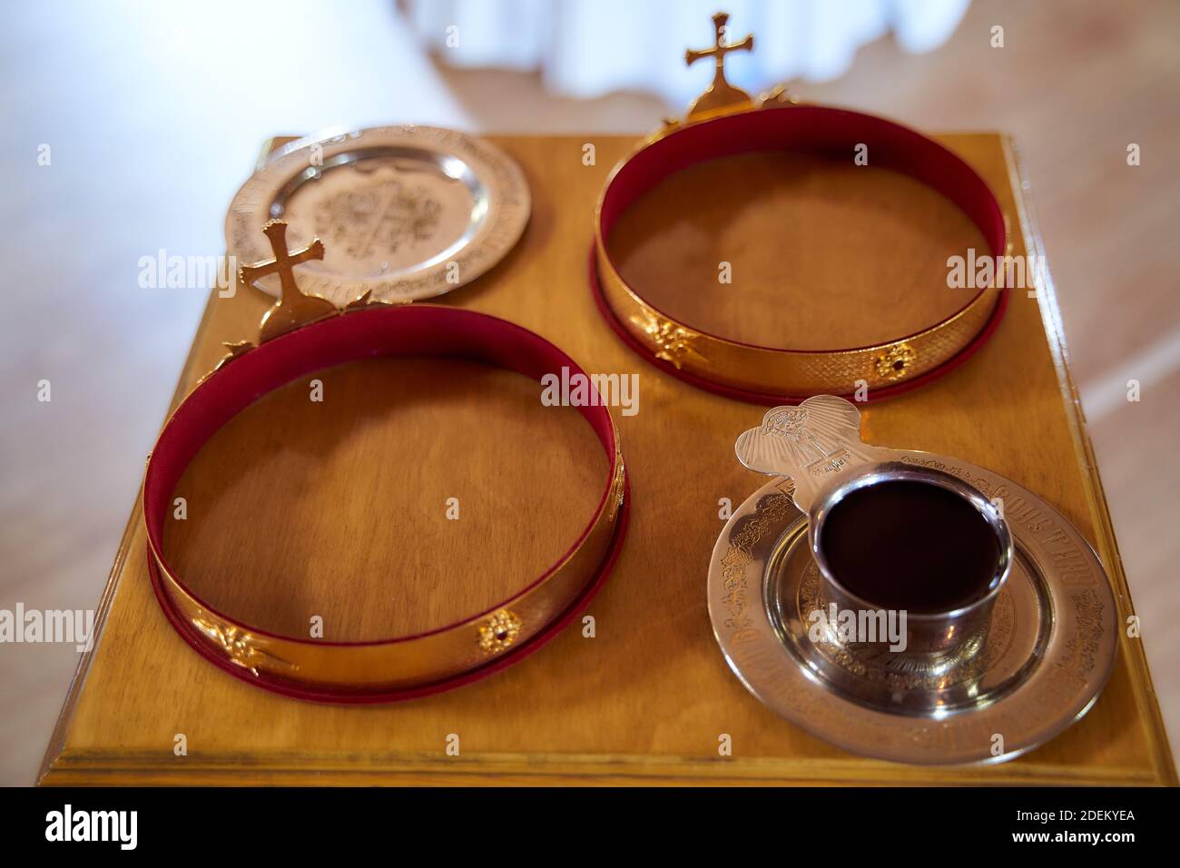 Wedding kit. Crown, a common bowl with wine and a silver saucer Stock ...