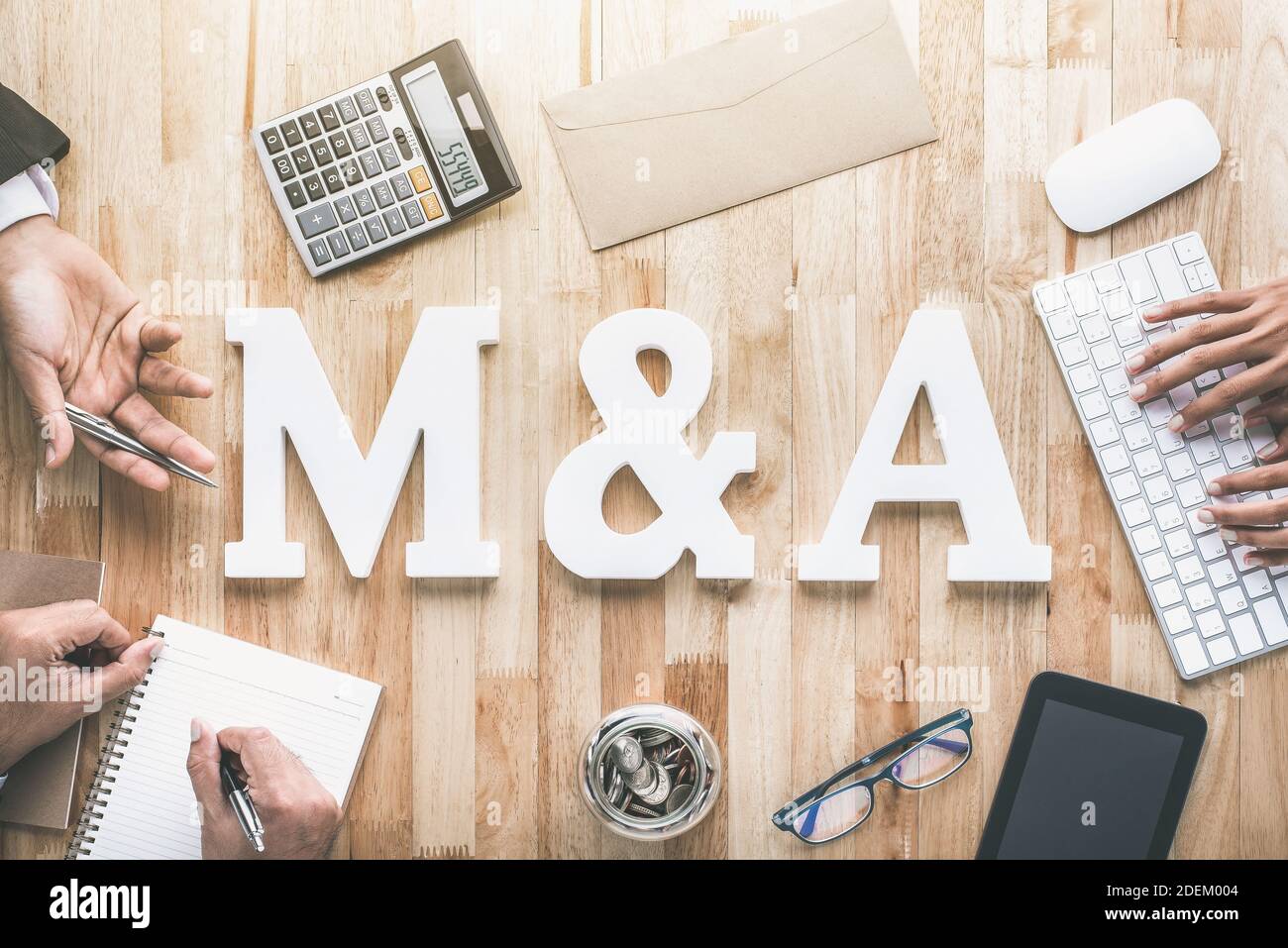 Merger discussion hi-res stock photography and images - Alamy