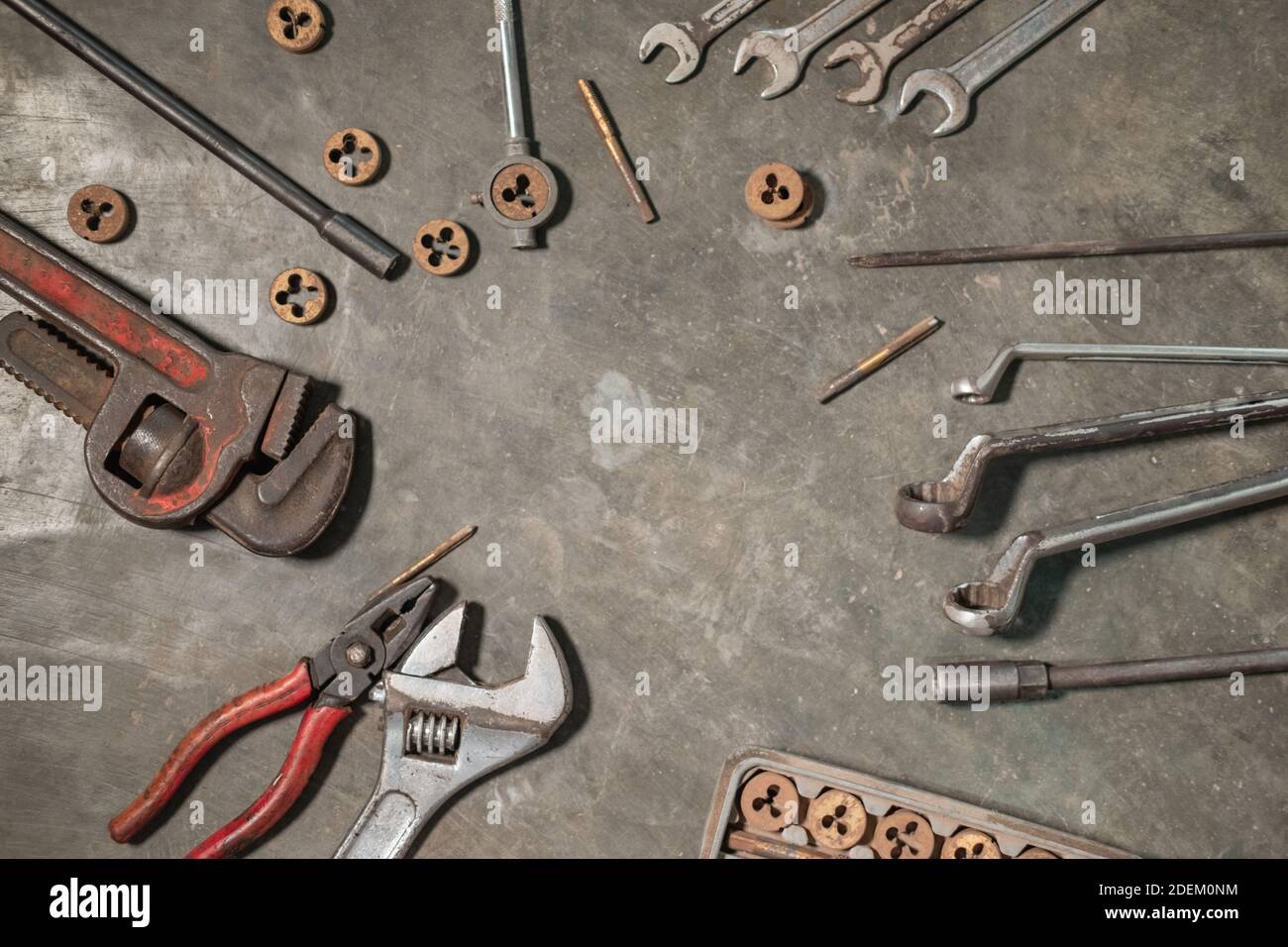 Pipe wrenches hi-res stock photography and images - Alamy