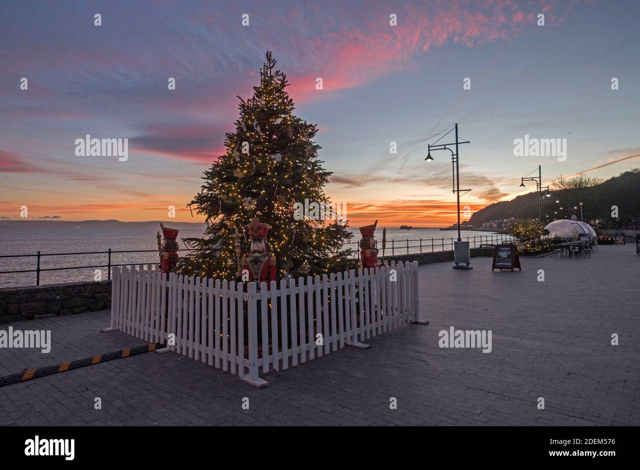 Life in mumbles village hi-res stock photography and images - Alamy