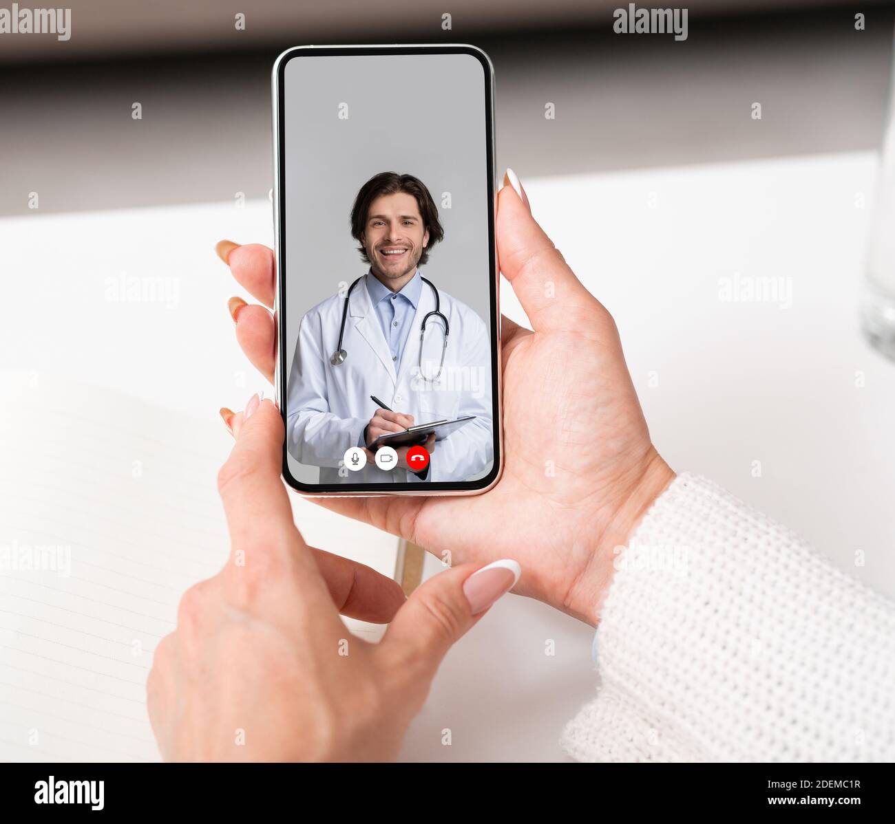 Phone call doctor via mobile hi-res stock photography and images - Alamy