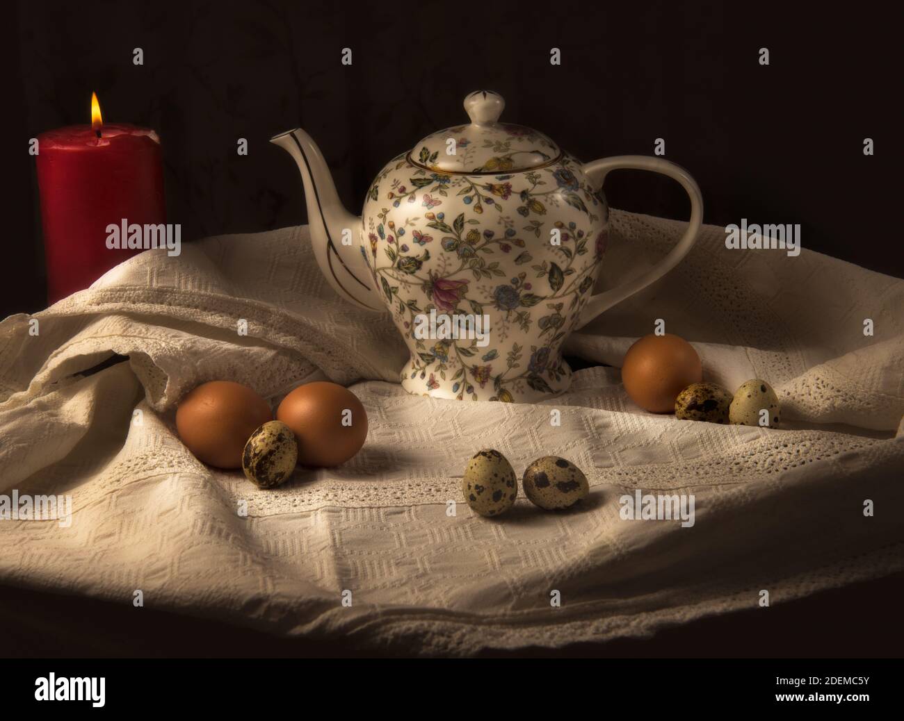 Antique Vintage Teacup, Quail and Chicken Eggs on the Table concept ...