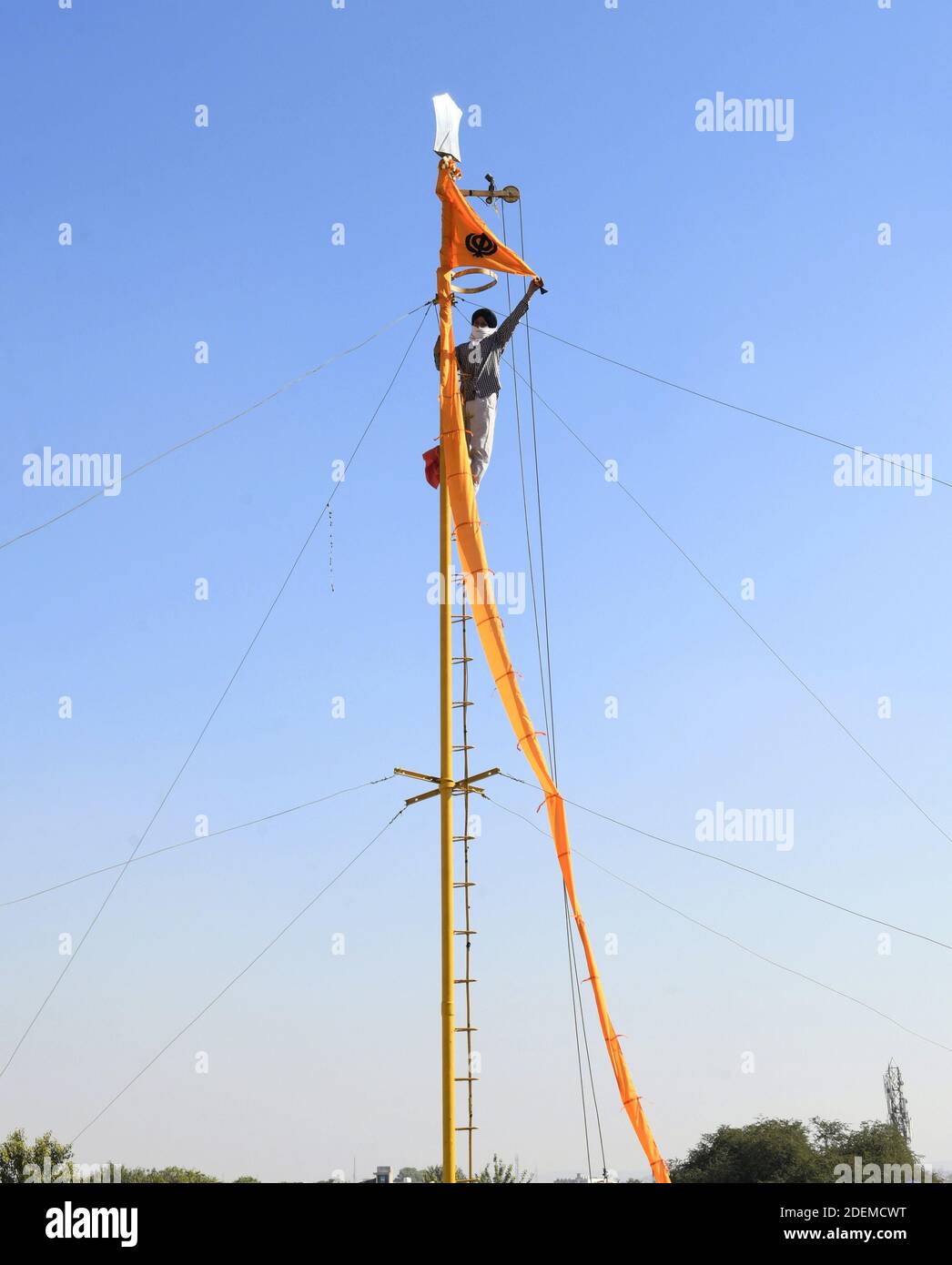 Blue nishan sahib hi-res stock photography and images - Alamy