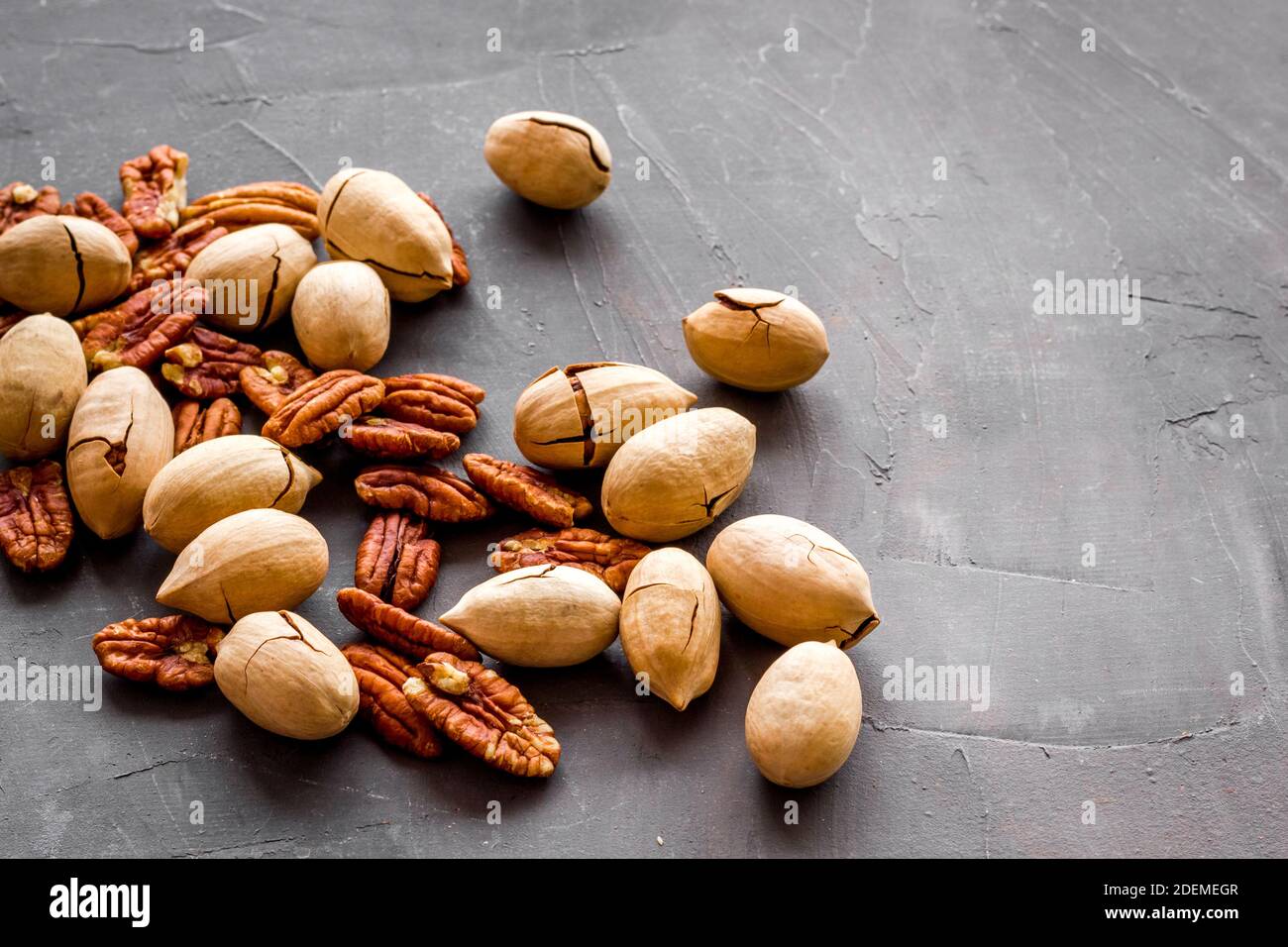 Pile of pecan nuts on kitchen table, close up Stock Photo - Alamy