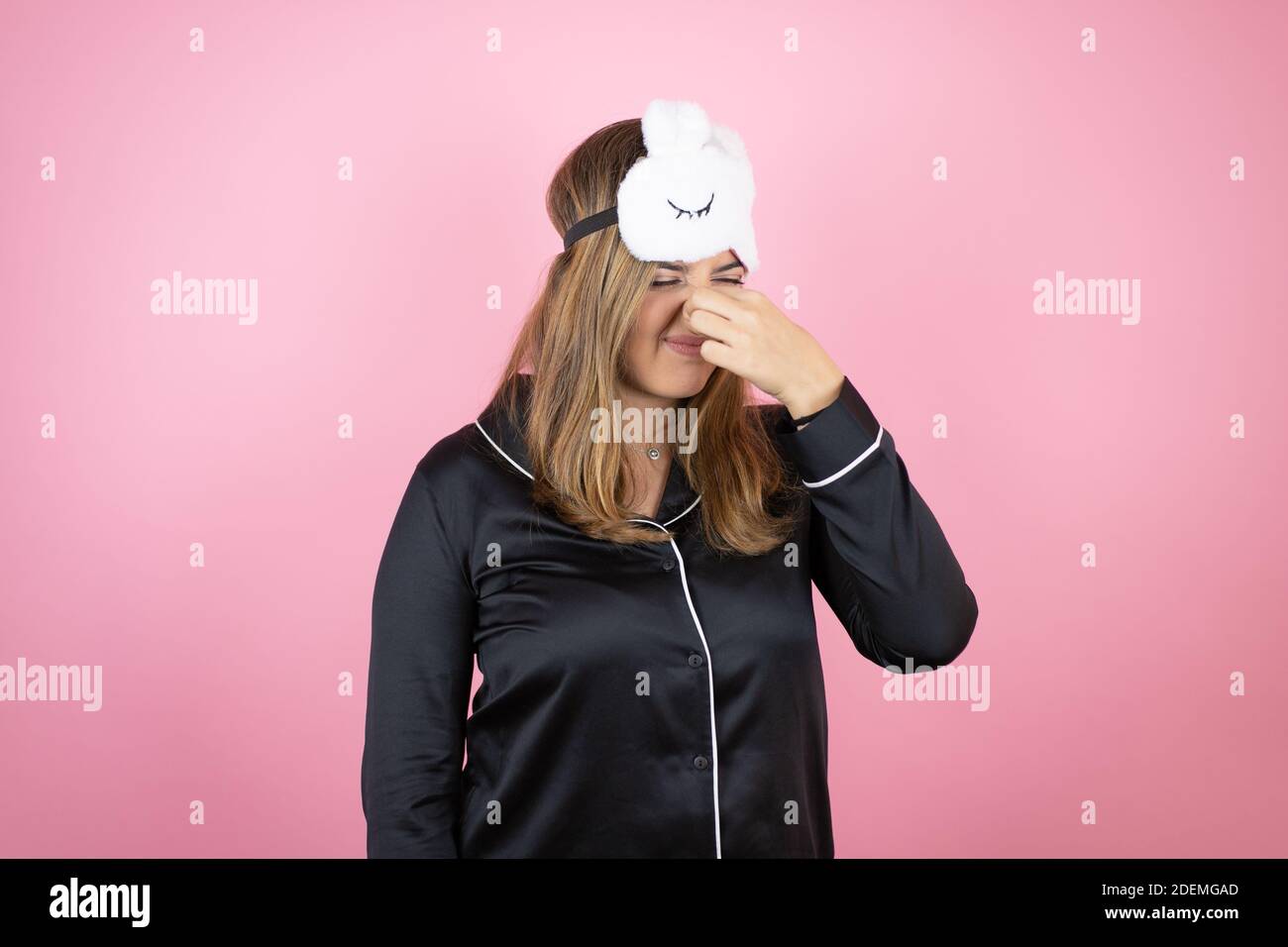 Person bad smell gas mask hi-res stock photography and images - Alamy