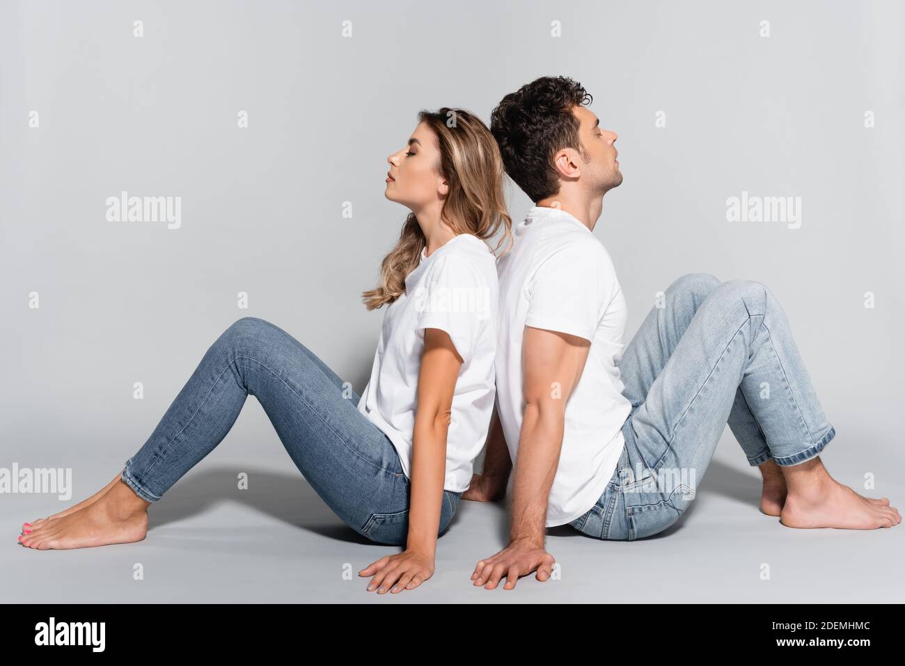 Romantic couple posing back hi-res stock photography and images - Alamy