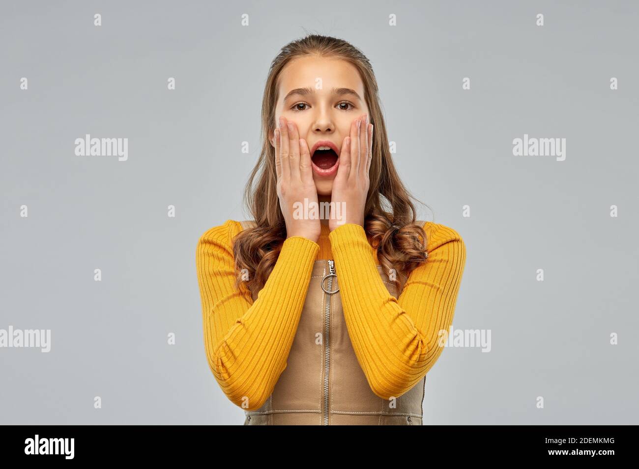 surprised or scared young teenage girl Stock Photo - Alamy
