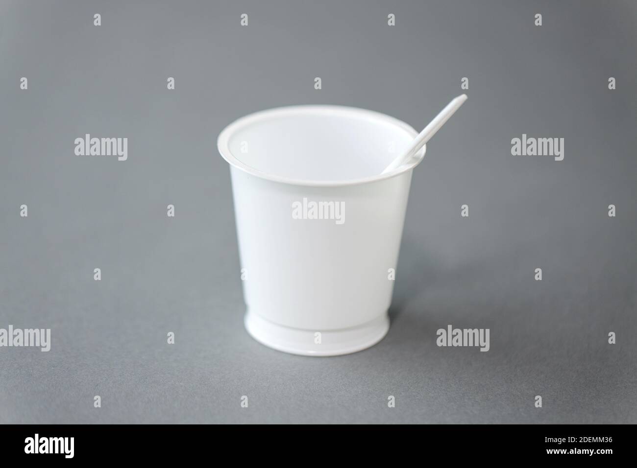 white disposable plastic cup with spoon Stock Photo - Alamy