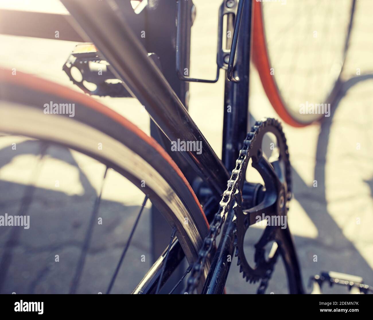 Fixed chain hi-res stock photography and images - Alamy