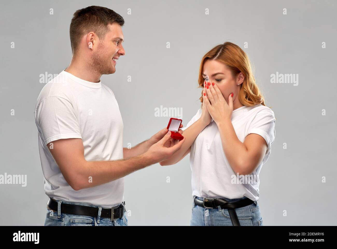 man giving woman engagement ring on valentines day Stock Photo - Alamy