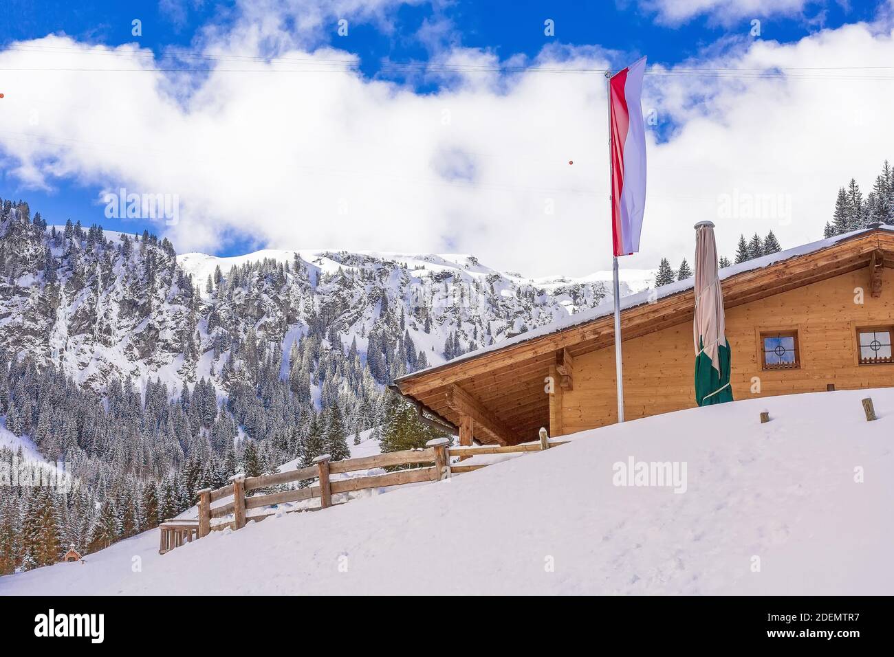 Austrian chalet hi-res stock photography and images - Alamy