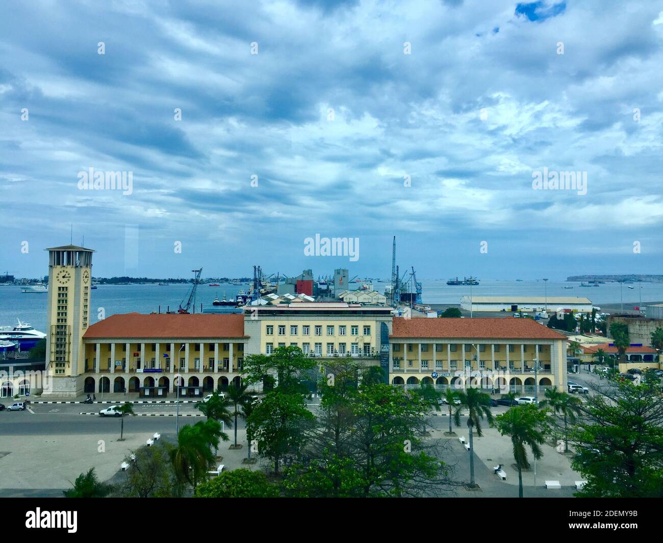 Luanda port hi-res stock photography and images - Alamy