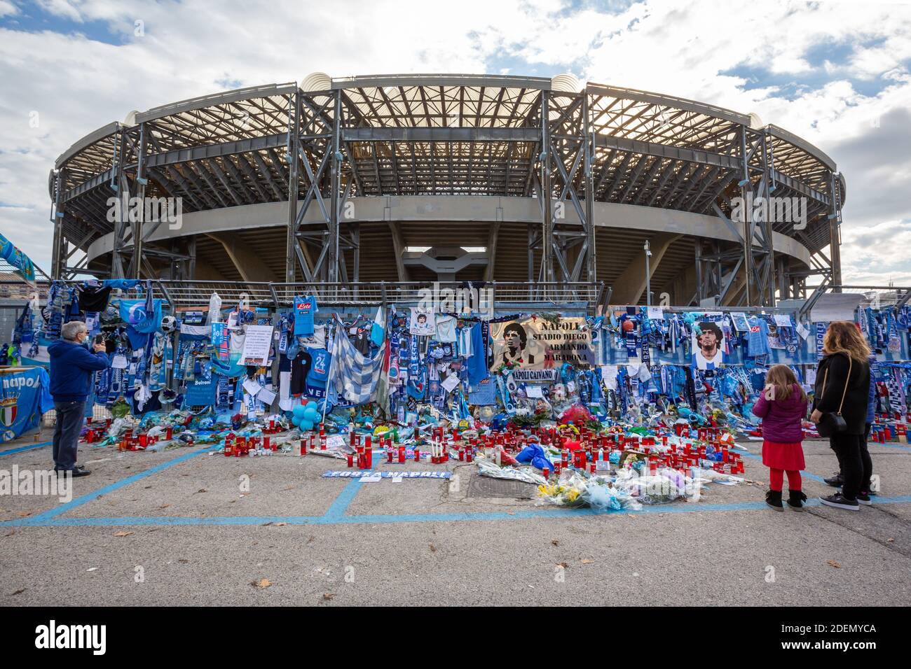 NAPOLI, ITALY - DECEMBRE 1, 2020 - The homage of the fans of Diego ...