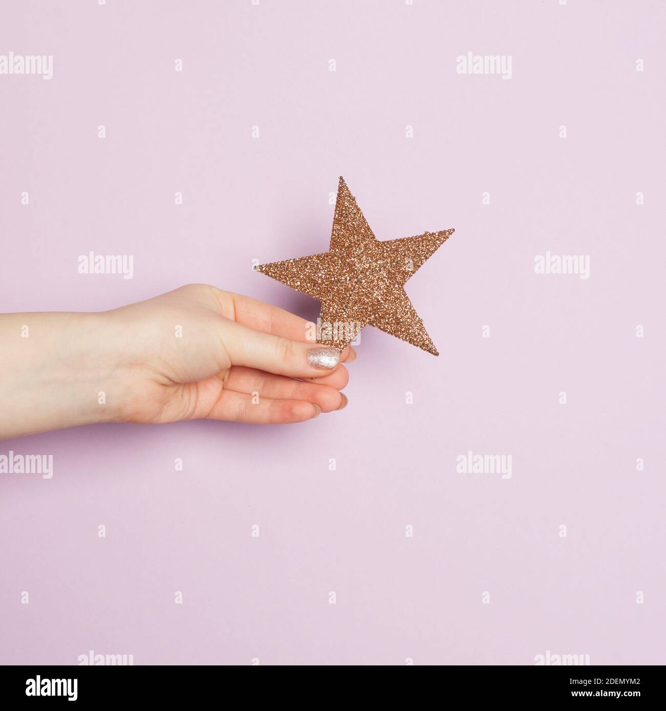 Hand holding gold star hi-res stock photography and images - Alamy