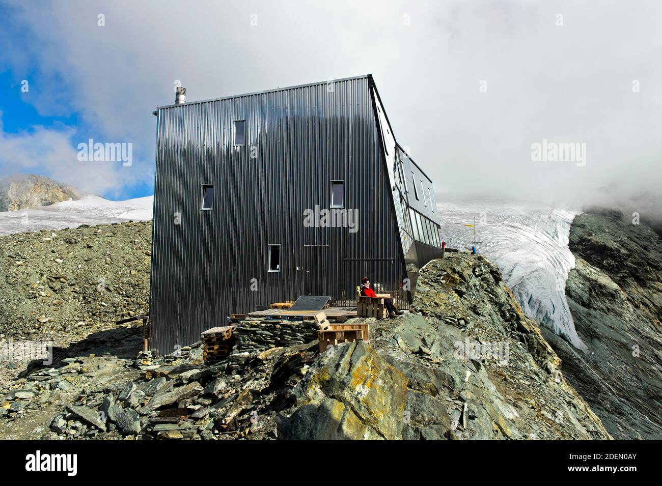 Berghütte Cabane de Tracuit, Zinal, Val d’Anniviers, Wallis, Schweiz ... Berghütte Cabane de Tracuit, Zinal, Val d’Anniviers, Wallis, Schweiz ...