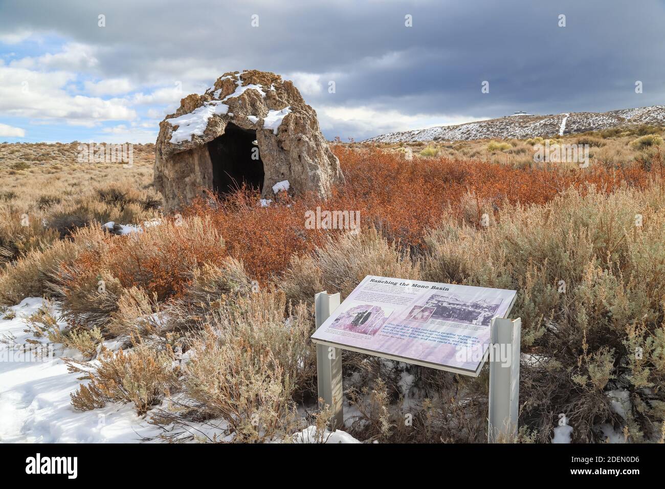 Lee vining sign hi-res stock photography and images - Alamy