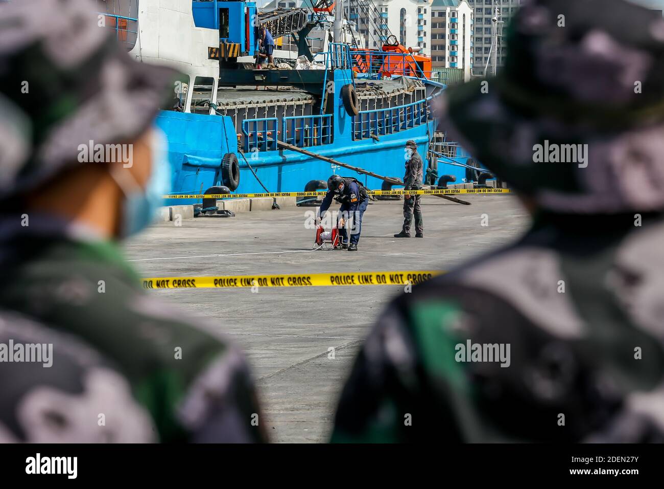 Explosive threat response hi-res stock photography and images - Alamy