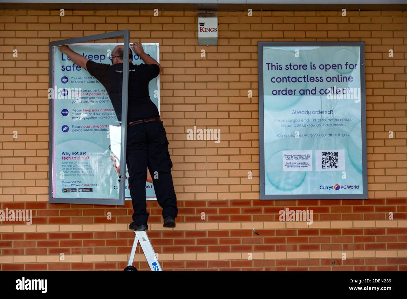 Currys store staff hi-res stock photography and images - Alamy