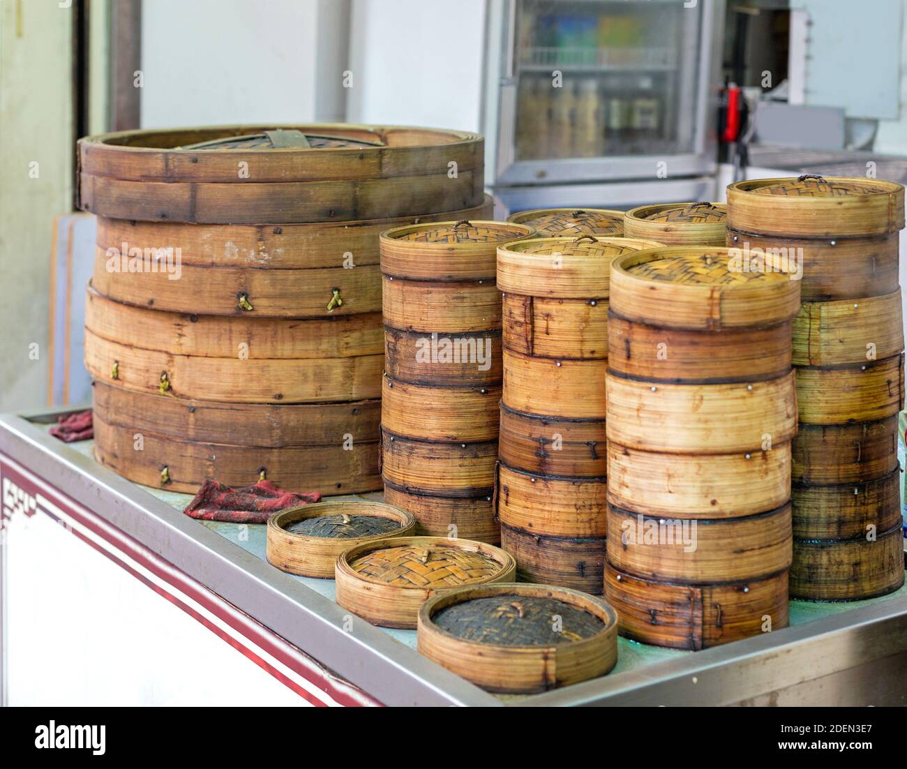 Steam baskets hi-res stock photography and images - Alamy