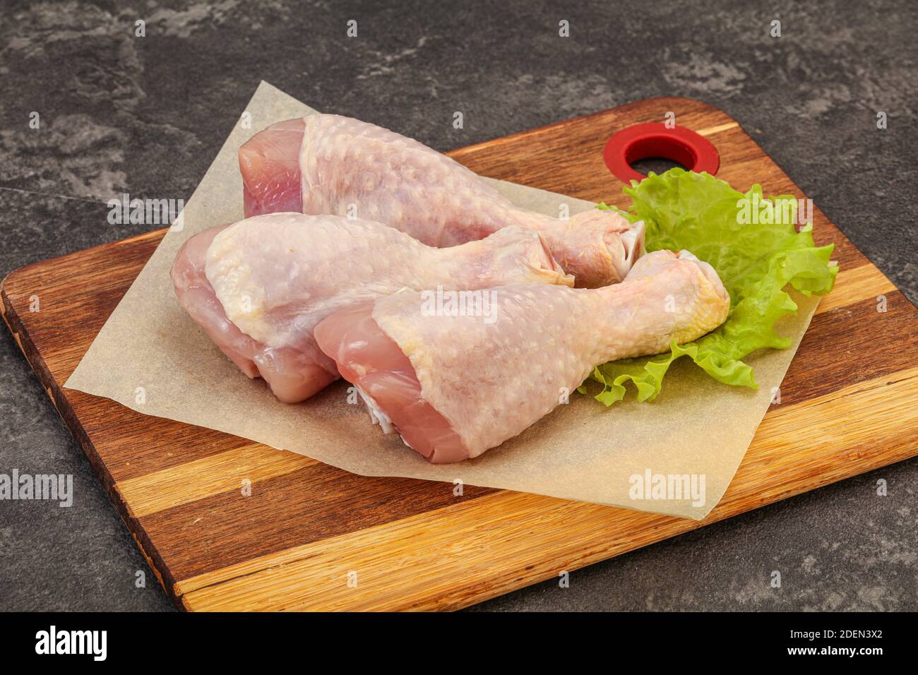 Raw chicken drumsticks ready for cooking Stock Photo - Alamy