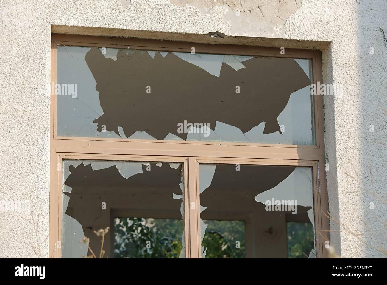 Broken window of abandoned building Stock Photo - Alamy