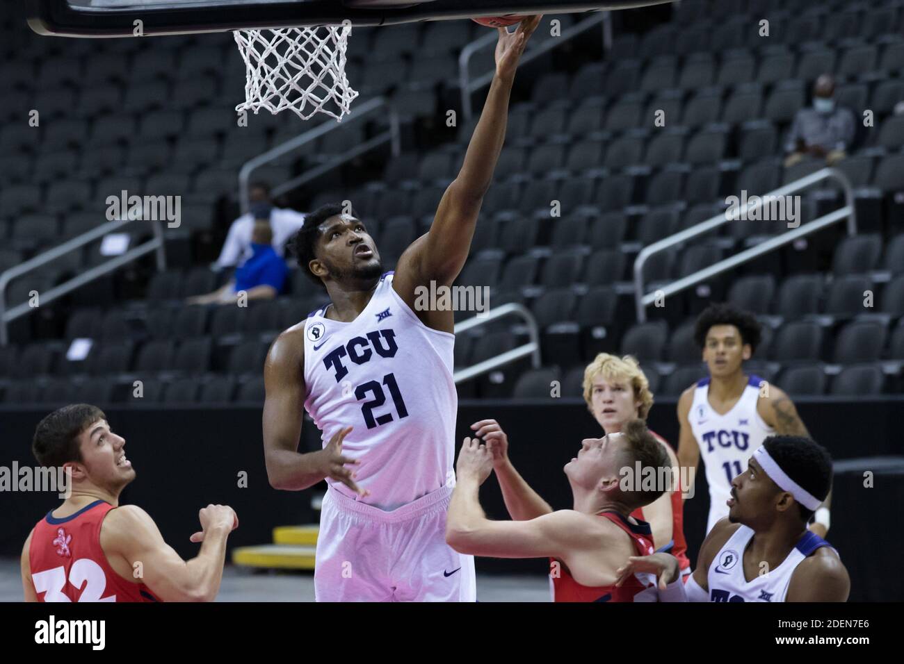 Kansas City, Missouri, USA. 29th Nov, 2020. TCU Horned Frogs center ...