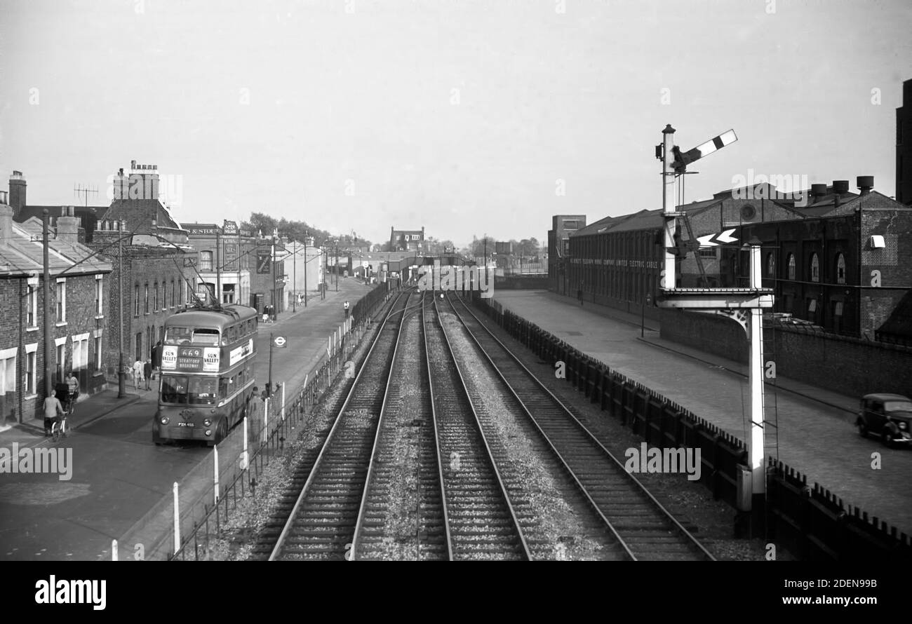 London Trolleybus on route 669 at Silvertown Stock Photo - Alamy