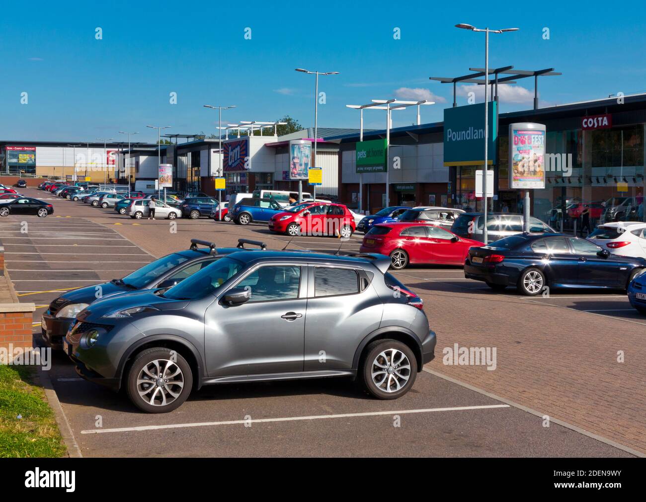 Uk car park shopping centre hi-res stock photography and images - Alamy