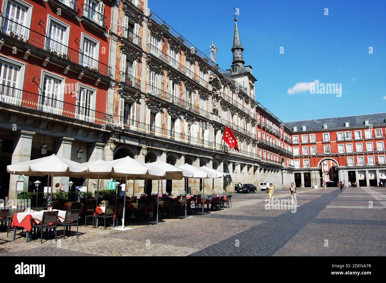 Cafe tables in Plaza Mayor, Madrid, Spain Stock Photo - Alamy