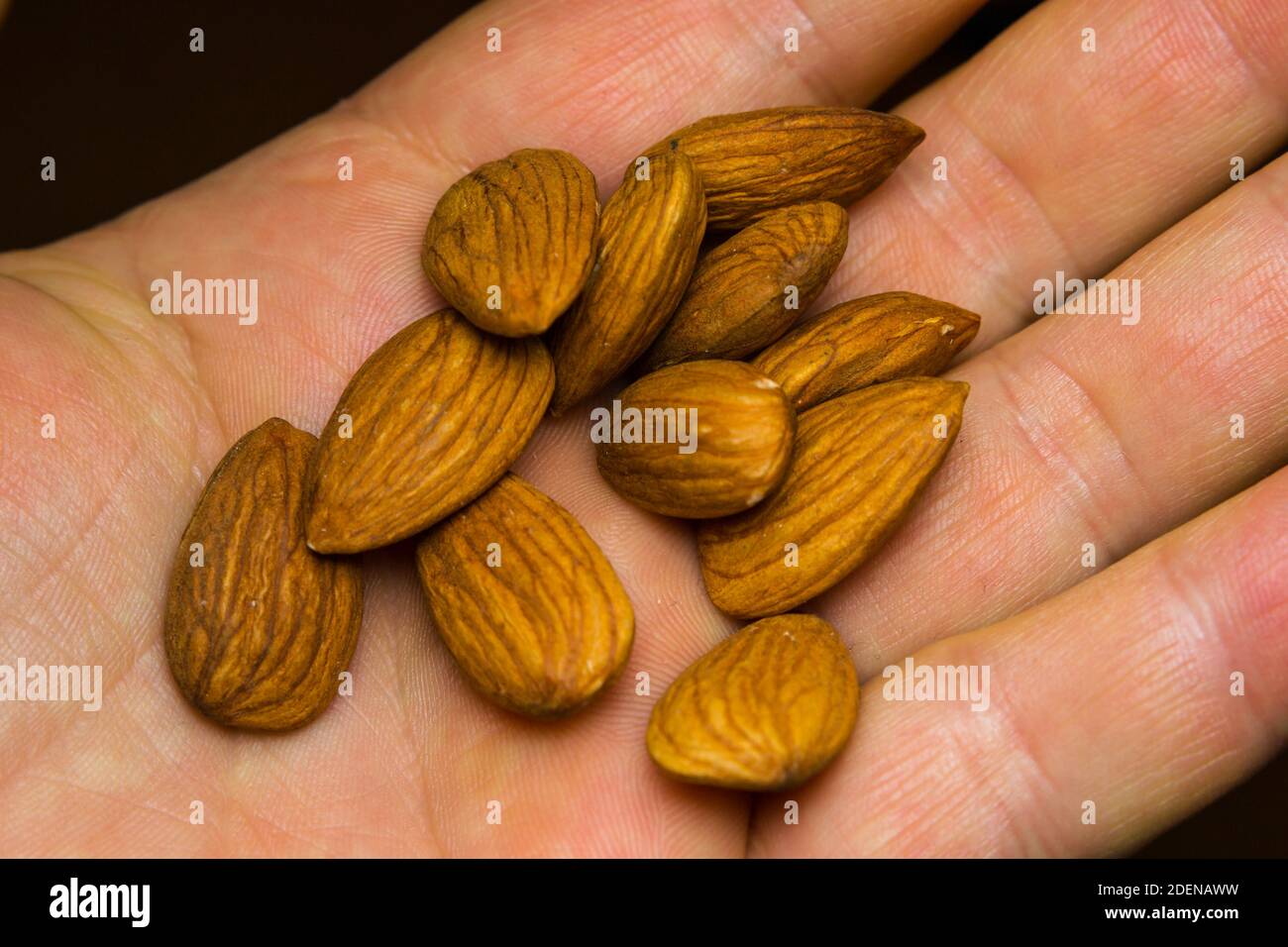 Hand of almonds hi-res stock photography and images - Alamy
